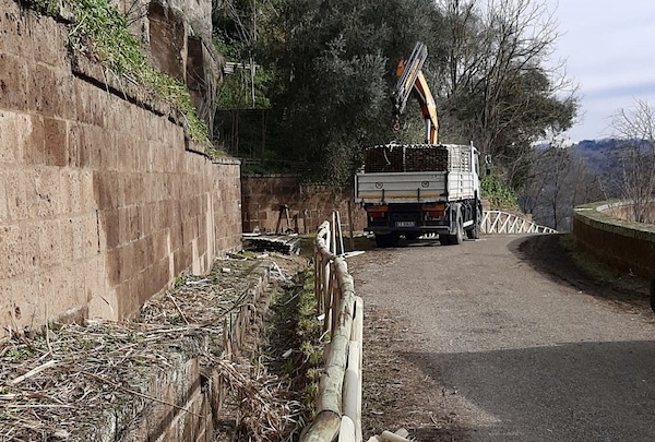 Partiti i lavori di riqualificazione dell'Anello della Rupe ... Partiti i lavori di riqualificazione dell'Anello della Rupe ...